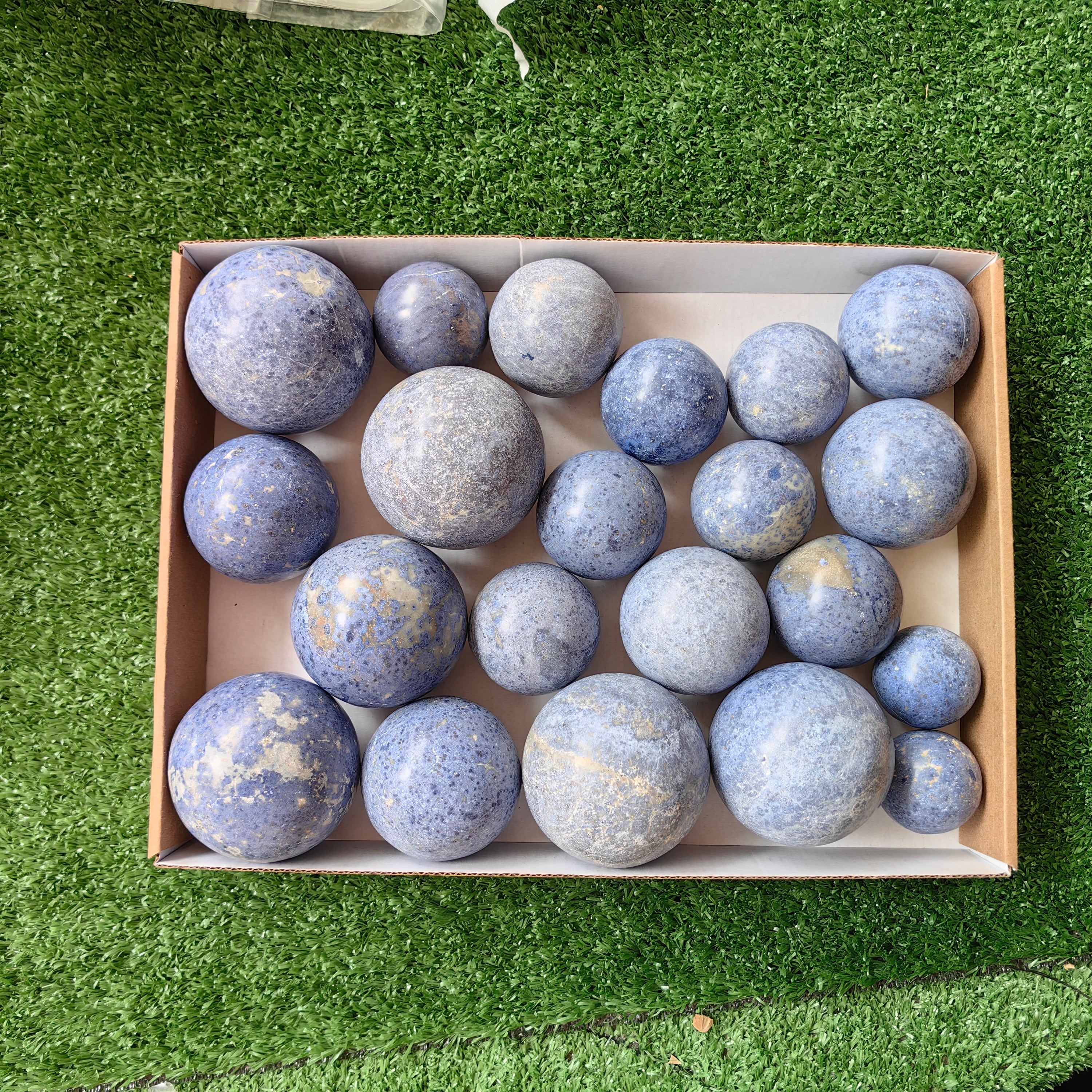 21 pc blue dumortorite spheres – INKA MINERALS PERU
